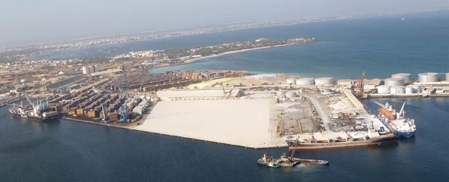 Ampliación de la terminal de contenedores (3er puesto de atraque) del ...